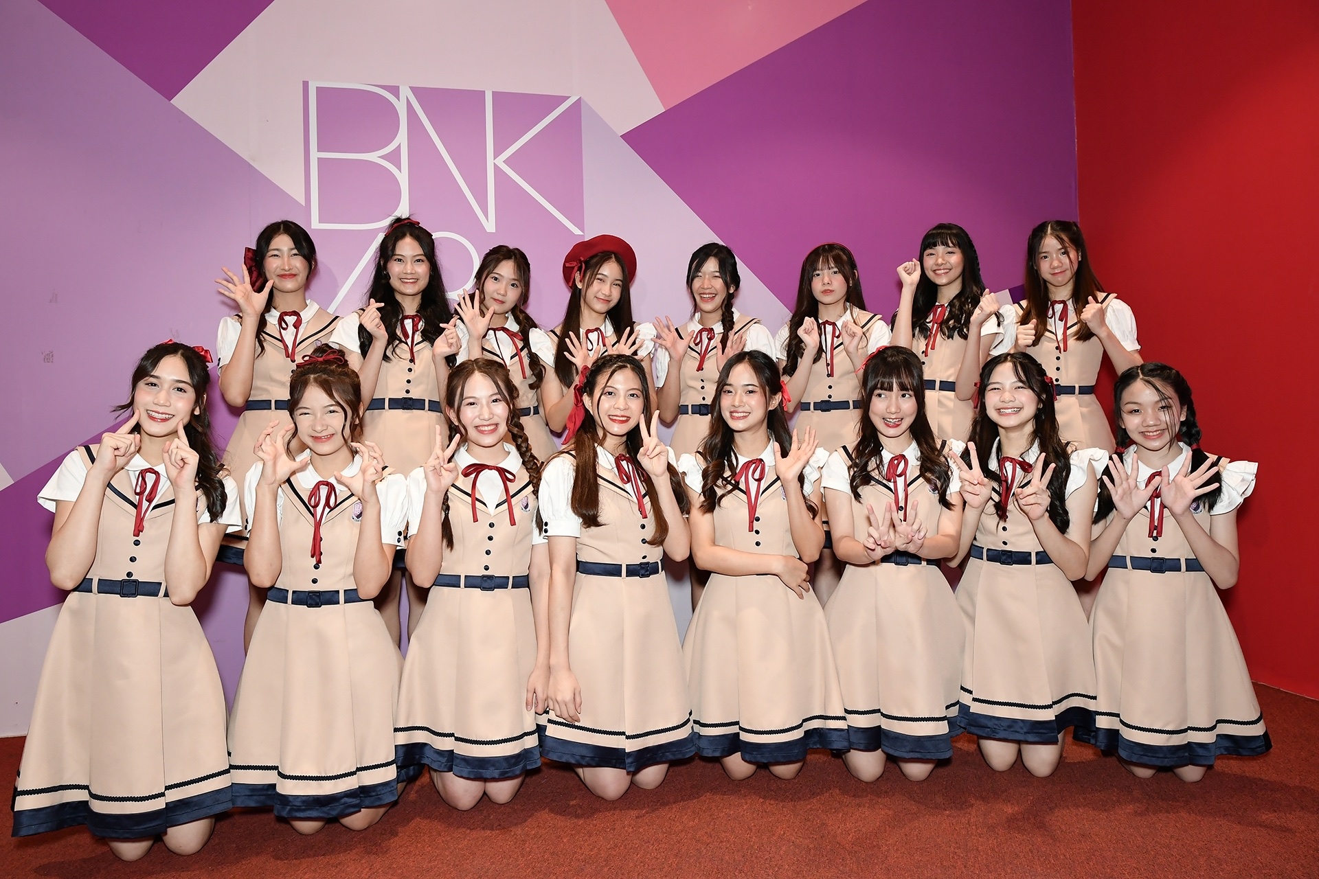 BNK48รุ่นที่3 จัดเต็มความสนุก สดใส กับสเตจใหม่"Ganbare! Kenkyuusei"