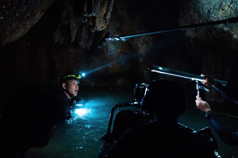 Netflix reveals behind the scenes Tham Luang: Mission of Hope (Thai ...