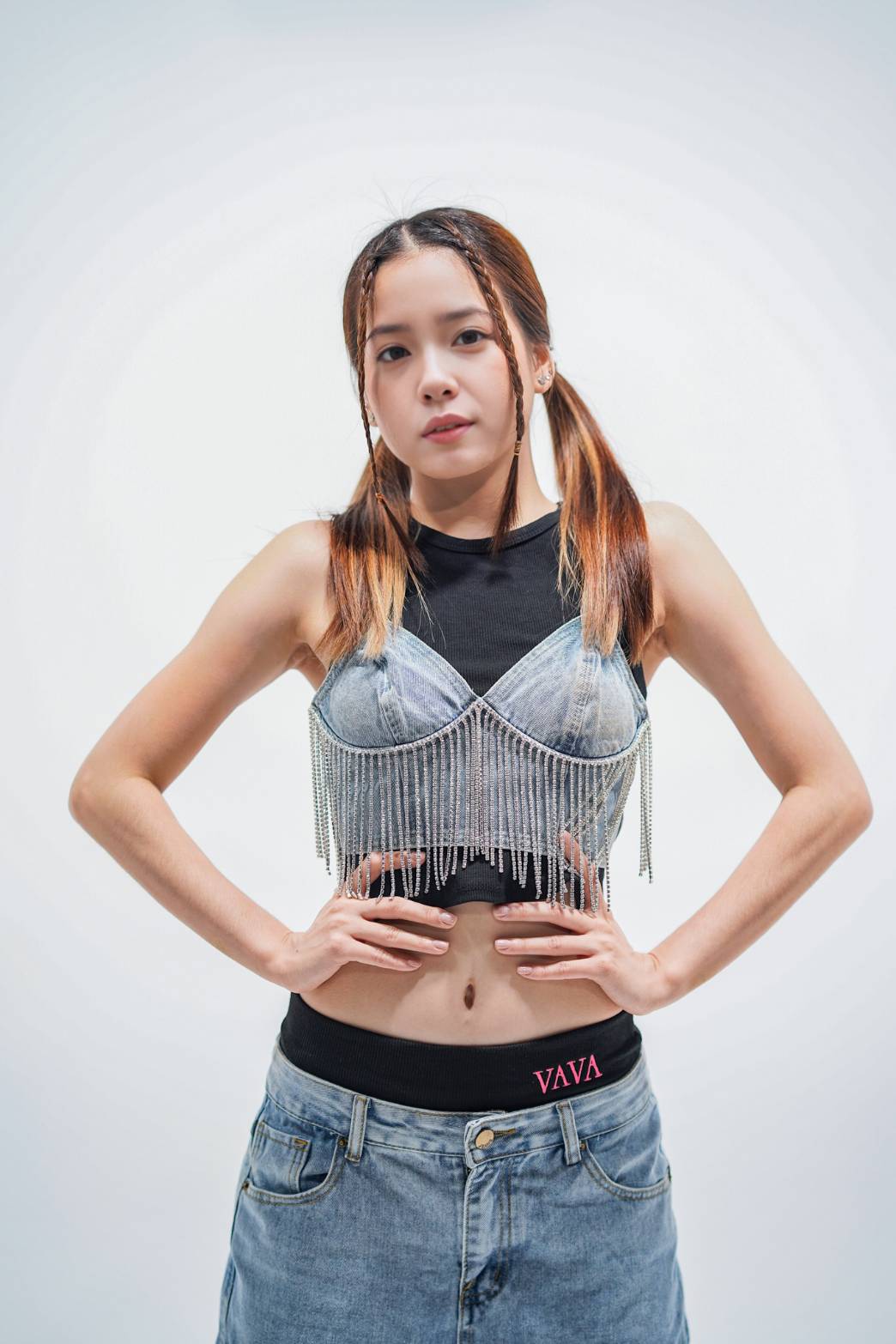 VAVA ปล่อย MV เพลง แรก DROP IT ( Like a Bomb )