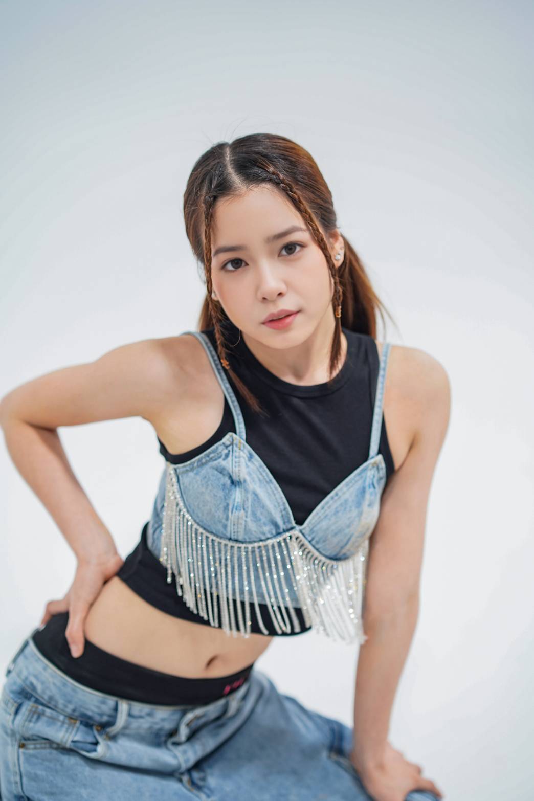 VAVA ปล่อย MV เพลง แรก DROP IT ( Like a Bomb )