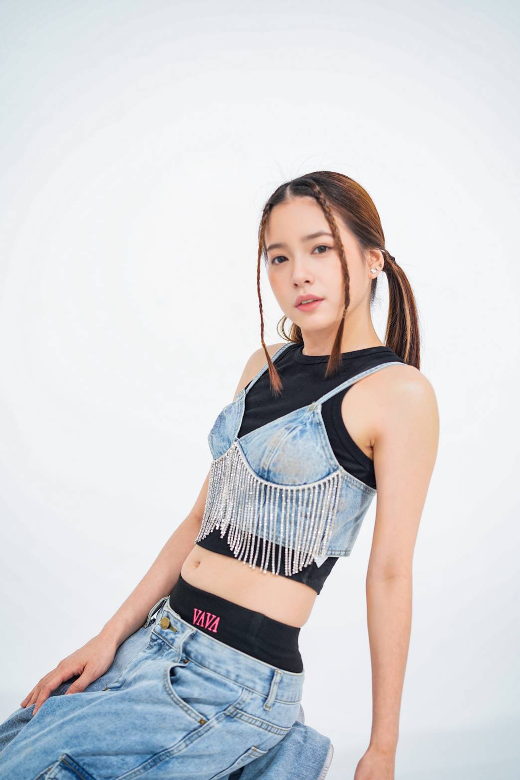 VAVA ปล่อย MV เพลง แรก DROP IT ( Like a Bomb )