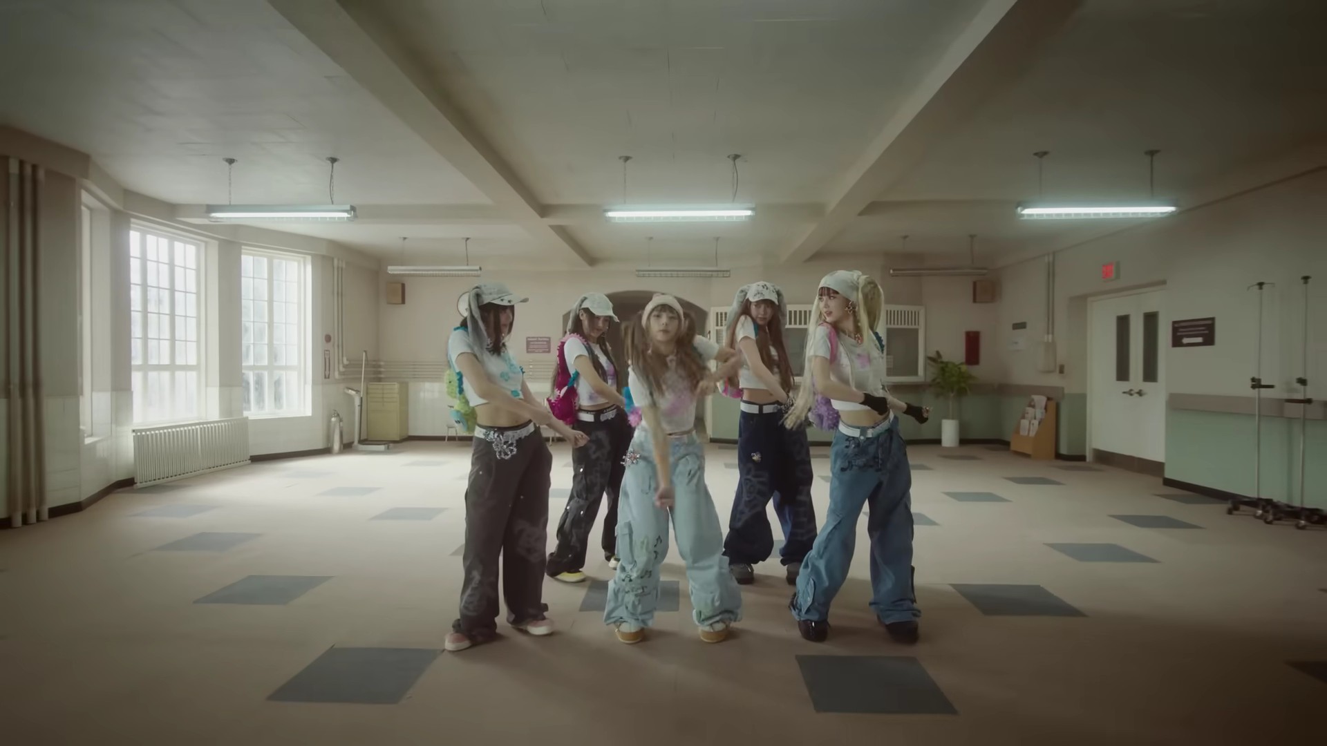 “NewJeans” เกิร์ลกรุ๊ปตัวตึงเจน 4 ศิลปินน้องใหม่มาแรงต้อนรับปีกระต่าย