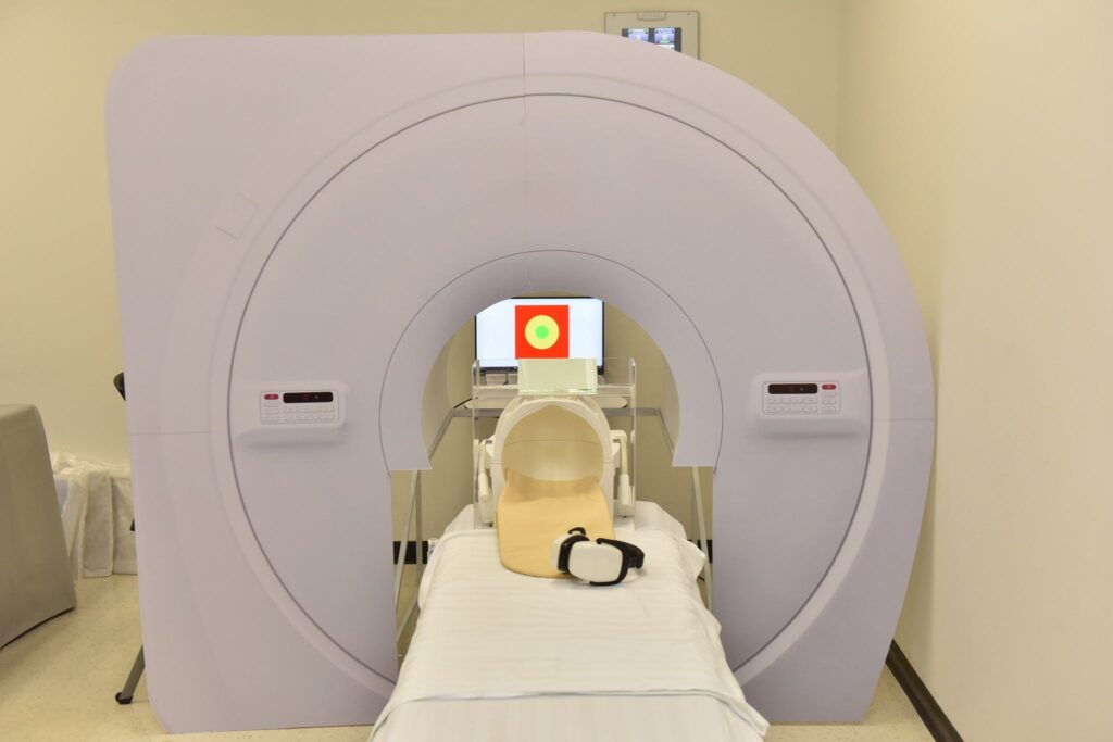 เปิดผลงานวิจัยชนะเลิศ เครื่อง MRI mock-scanner