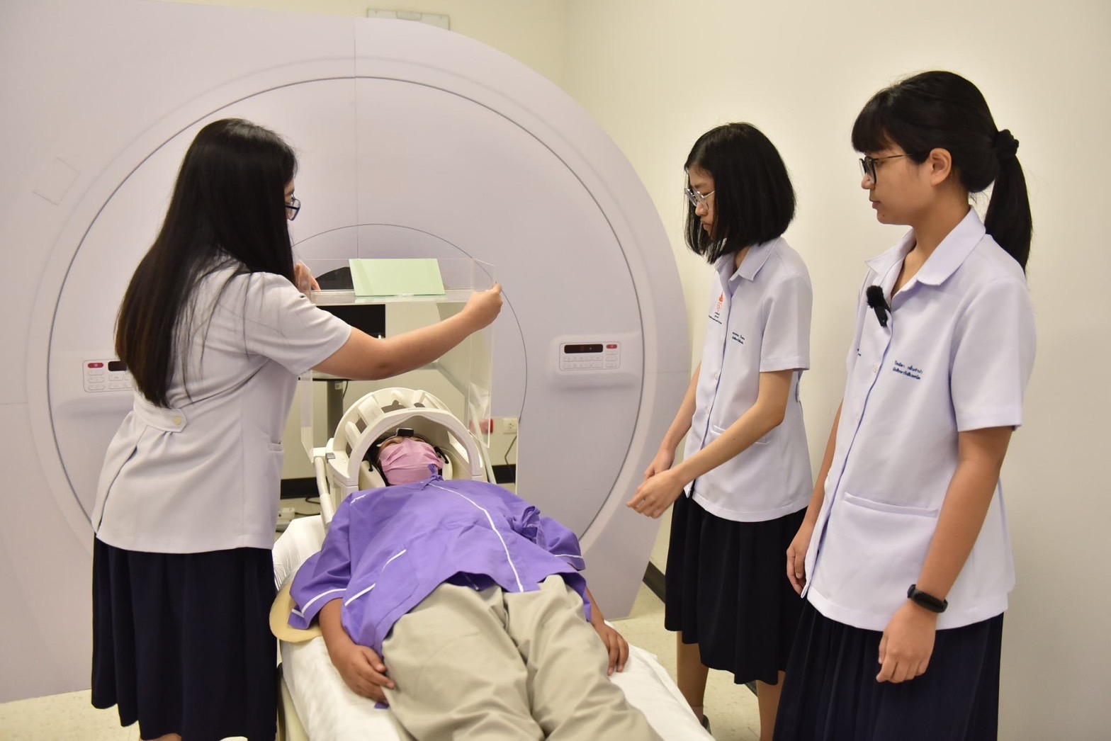 เปิดผลงานวิจัยชนะเลิศ เครื่อง MRI mock-scanner - INN News