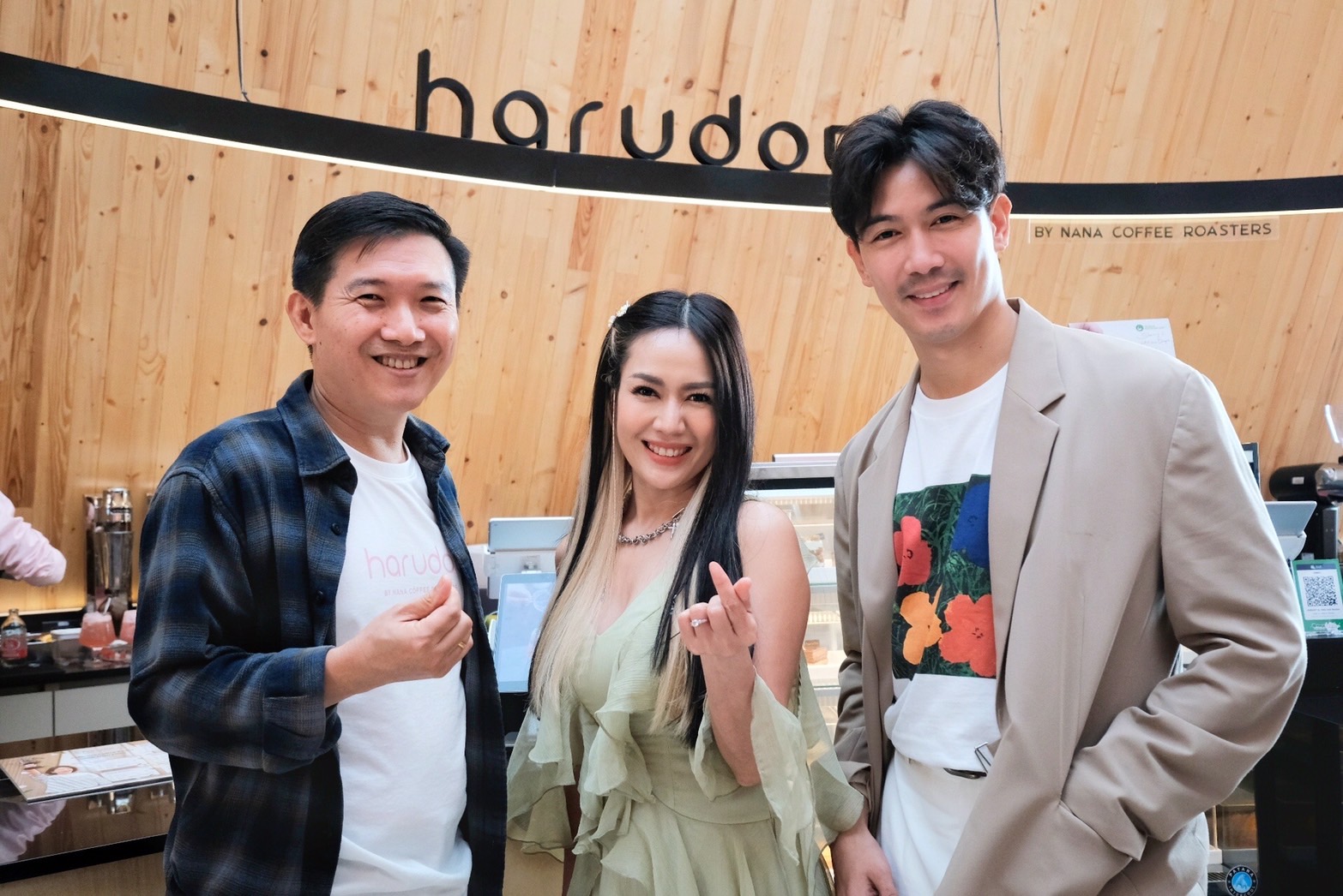 "นิว – เป๊ก" ร่วมจิบกาแฟ เสพงานศิลป์ ดื่มด่ำบรรยากาศสุดฟิน!! - INN News