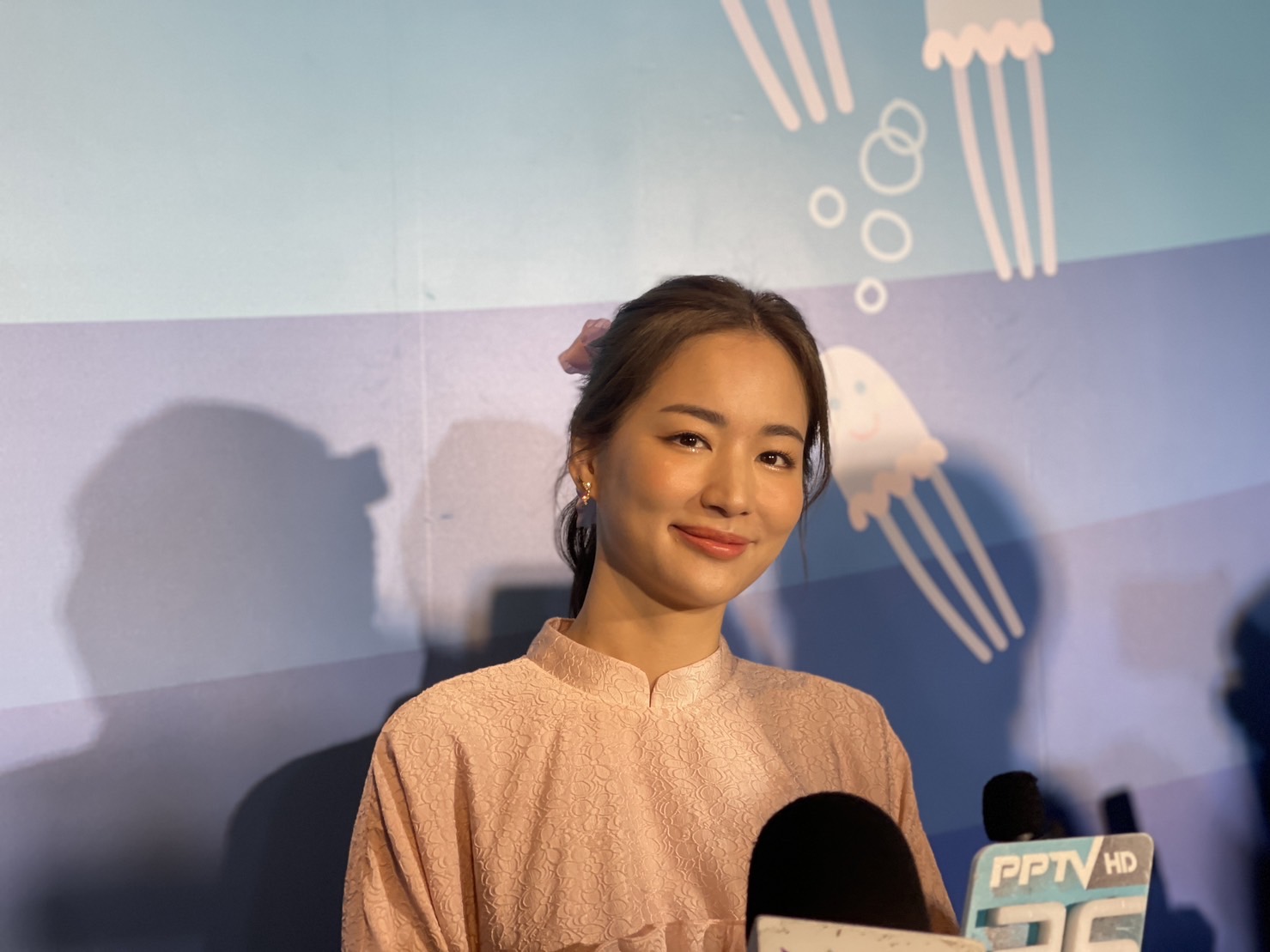 “ต่าย ชุติมา” เคลียร์ดราม่าโพสต์แอปเปิ้ลยันไม่ได้โยง”แอฟ ทักษอร”