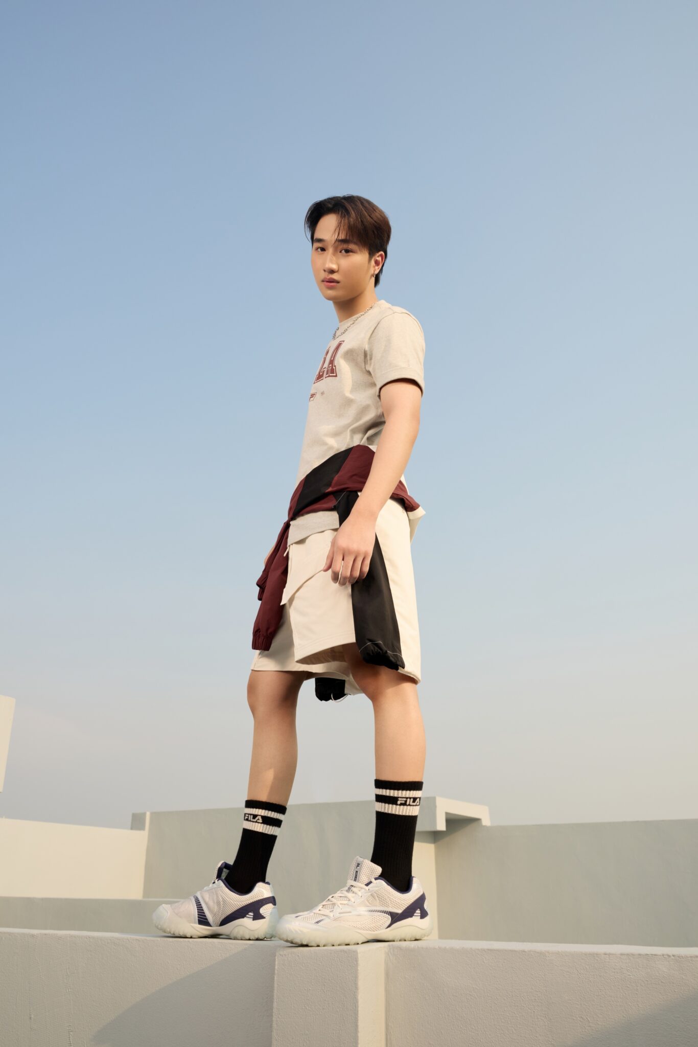 "หยิ่น-วอร์" และแก๊งเพื่อน อัปลุคเท่ด้วยรองเท้า FILA Echappe MS V2