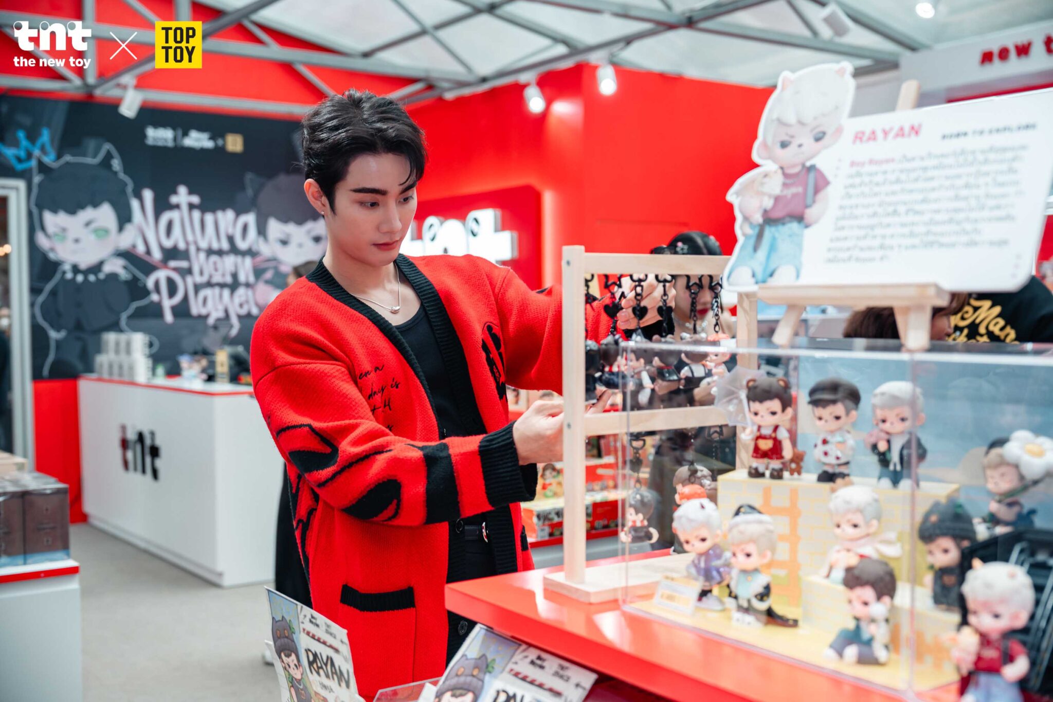 tnt แบรนด์อาร์ตทอยจากจีน จับมือ Force & Book เปิดตัวที่กรุงเทพฯ