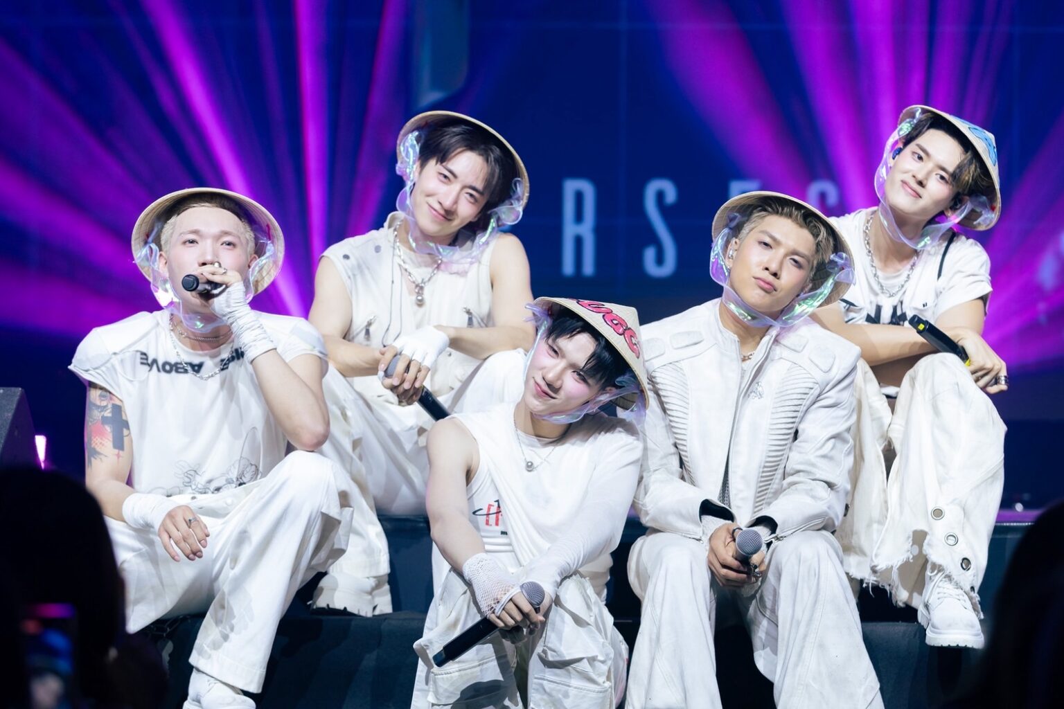 “Hello Boysss” ปิดฉากเอเชียทัวร์สุดปัง ณ เวียดนาม