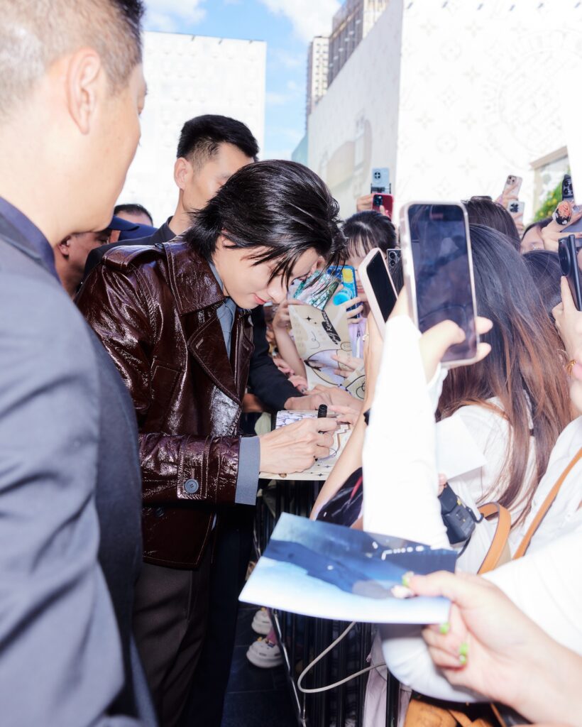 กราฟความฮอตพุ่งไม่แผ่ว! “กลัฟ คณาวุฒิ” หล่อเริ่ด…สมมง BA Gucci