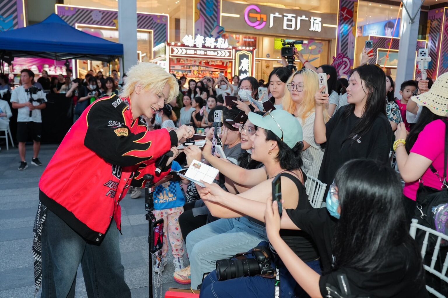 “MINTTY – ชายกลาง” โกอินเตอร์! บินลัดฟ้าโชว์ศักยภาพศิลปินไทย