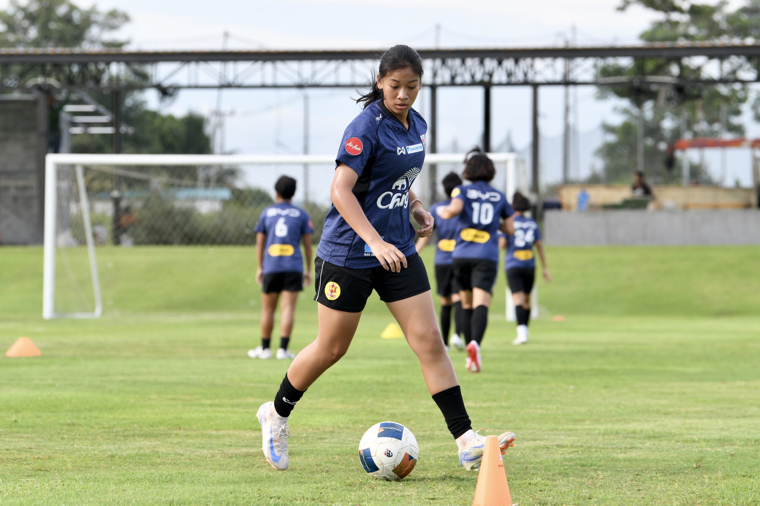 "ชบาแก้ว U17" ซ้อมต่อเนื่อง เตรียมคัดเอเชีย - INN News